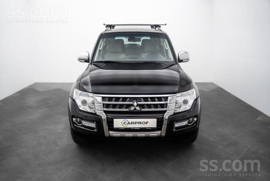Black Mitsubishi Pajero 2016 in Tallinn, with an engine capacity of 3.20 L and mileage of 224 thousand km for 16999 €, photo 3 on AUTOMOTO.COM.LV