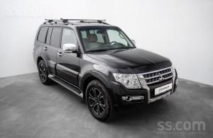 Black Mitsubishi Pajero 2016 in Tallinn, with an engine capacity of 3.20 L and mileage of 224 thousand km for 16999 €, photo 4 on AUTOMOTO.COM.LV