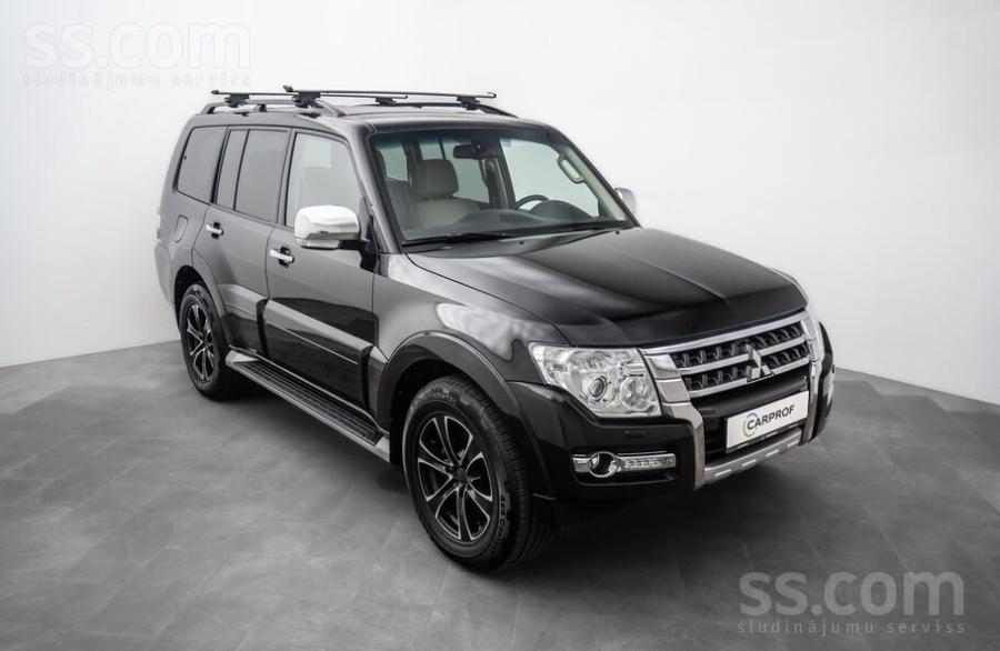 Black Mitsubishi Pajero 2016 in Tallinn, with an engine capacity of 3.20 L and mileage of 224 thousand km for 16999 €, photo 4 on AUTOMOTO.COM.LV