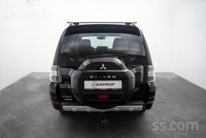 Black Mitsubishi Pajero 2016 in Tallinn, with an engine capacity of 3.20 L and mileage of 224 thousand km for 16999 €, photo 6 on AUTOMOTO.COM.LV