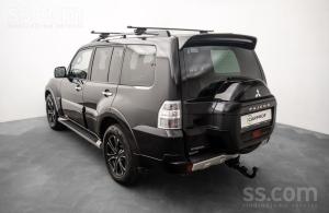 Black Mitsubishi Pajero 2016 in Tallinn, with an engine capacity of 3.20 L and mileage of 224 thousand km for 16999 €, photo 7 on AUTOMOTO.COM.LV
