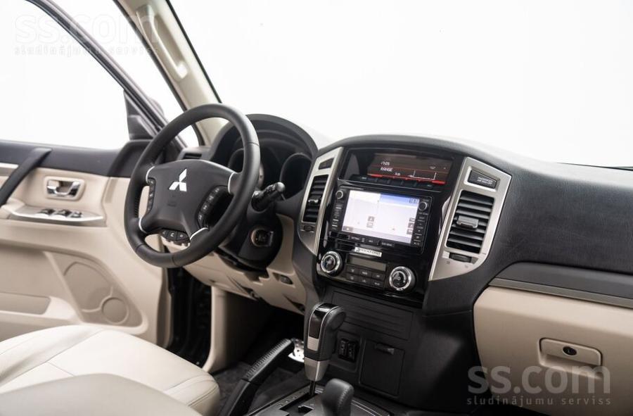 Black Mitsubishi Pajero 2016 in Tallinn, with an engine capacity of 3.20 L and mileage of 224 thousand km for 16999 €, photo 12 on AUTOMOTO.COM.LV