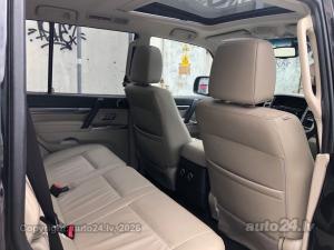 Black Mitsubishi Pajero 2017 in Tallinn, with an engine capacity of 3.20 L and mileage of 155 thousand km for 26000 €, photo 3 on AUTOMOTO.COM.LV