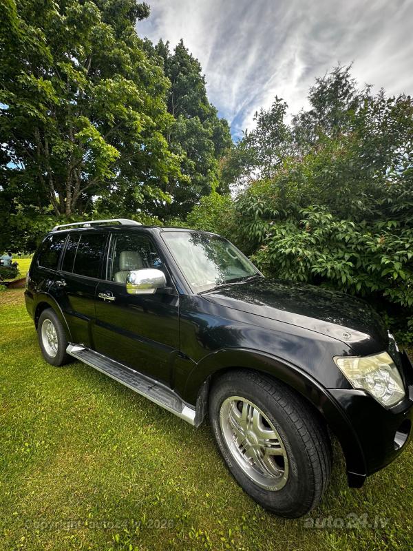Melns Mitsubishi Pajero 2011 Tallina, ar dzinēja tilpumu 3.20 L un nobraukumu 328 tūkst. km par 11900 €, foto 7 vietnē AUTOMOTO.COM.LV