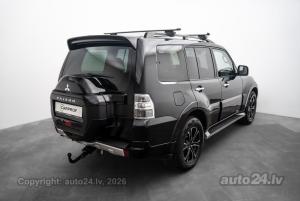 Melns Mitsubishi Pajero 2016 Tallina, ar dzinēja tilpumu 3.20 L un nobraukumu 224 tūkst. km par 16999 €, foto 5 vietnē AUTOMOTO.COM.LV