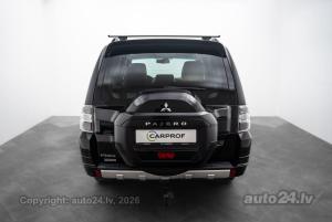 Melns Mitsubishi Pajero 2016 Tallina, ar dzinēja tilpumu 3.20 L un nobraukumu 224 tūkst. km par 16999 €, foto 6 vietnē AUTOMOTO.COM.LV