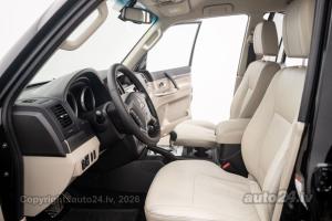 Melns Mitsubishi Pajero 2016 Tallina, ar dzinēja tilpumu 3.20 L un nobraukumu 224 tūkst. km par 16999 €, foto 8 vietnē AUTOMOTO.COM.LV