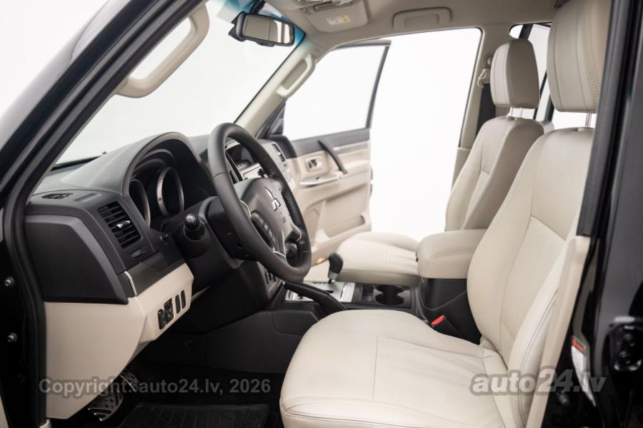 Melns Mitsubishi Pajero 2016 Tallina, ar dzinēja tilpumu 3.20 L un nobraukumu 224 tūkst. km par 16999 €, foto 8 vietnē AUTOMOTO.COM.LV