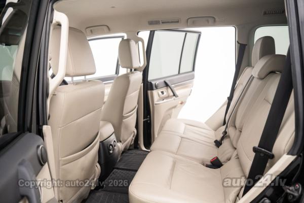 Black Mitsubishi Pajero 2016 in Tallinn, with an engine capacity of 3.20 L and mileage of 224 thousand km for 16999 €, photo 8 on AUTOMOTO.COM.LV