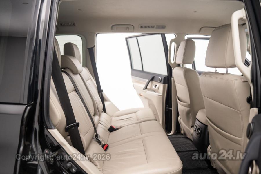 Melns Mitsubishi Pajero 2016 Tallina, ar dzinēja tilpumu 3.20 L un nobraukumu 224 tūkst. km par 16999 €, foto 10 vietnē AUTOMOTO.COM.LV
