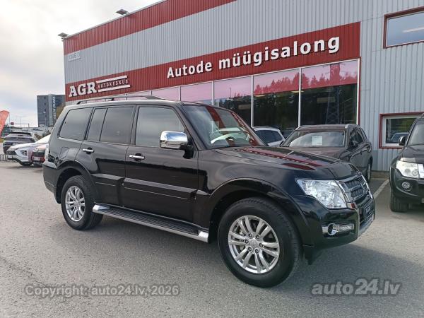 Melns Mitsubishi Pajero 2017 Tallina, ar dzinēja tilpumu 3.20 L un nobraukumu 159 tūkst. km par 22990 €, foto 1 vietnē AUTOMOTO.COM.LV