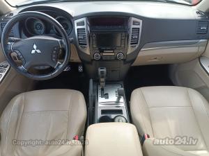 Black Mitsubishi Pajero 2017 in Tallinn, with an engine capacity of 3.20 L and mileage of 159 thousand km for 22990 €, photo 6 on AUTOMOTO.COM.LV