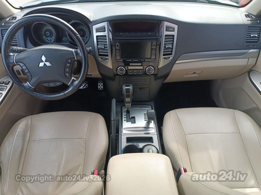 Black Mitsubishi Pajero 2017 in Tallinn, with an engine capacity of 3.20 L and mileage of 159 thousand km for 22990 €, photo 6 on AUTOMOTO.COM.LV