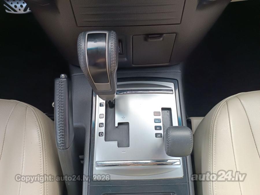 Black Mitsubishi Pajero 2017 in Tallinn, with an engine capacity of 3.20 L and mileage of 159 thousand km for 22990 €, photo 7 on AUTOMOTO.COM.LV