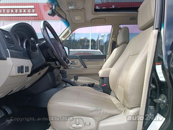 Melns Mitsubishi Pajero 2017 Tallina, ar dzinēja tilpumu 3.20 L un nobraukumu 159 tūkst. km par 22990 €, foto 7 vietnē AUTOMOTO.COM.LV