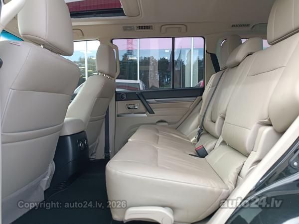 Melns Mitsubishi Pajero 2017 Tallina, ar dzinēja tilpumu 3.20 L un nobraukumu 159 tūkst. km par 22990 €, foto 8 vietnē AUTOMOTO.COM.LV