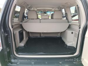 Black Mitsubishi Pajero 2017 in Tallinn, with an engine capacity of 3.20 L and mileage of 159 thousand km for 22990 €, photo 12 on AUTOMOTO.COM.LV