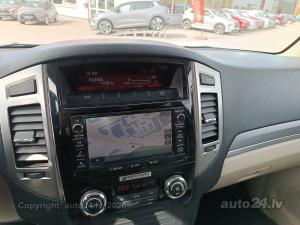 Black Mitsubishi Pajero 2017 in Tallinn, with an engine capacity of 3.20 L and mileage of 159 thousand km for 22990 €, photo 14 on AUTOMOTO.COM.LV