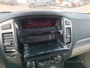 Black Mitsubishi Pajero 2017 in Tallinn, with an engine capacity of 3.20 L and mileage of 159 thousand km for 22990 €, photo 15 on AUTOMOTO.COM.LV