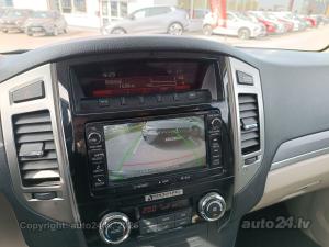 Black Mitsubishi Pajero 2017 in Tallinn, with an engine capacity of 3.20 L and mileage of 159 thousand km for 22990 €, photo 16 on AUTOMOTO.COM.LV