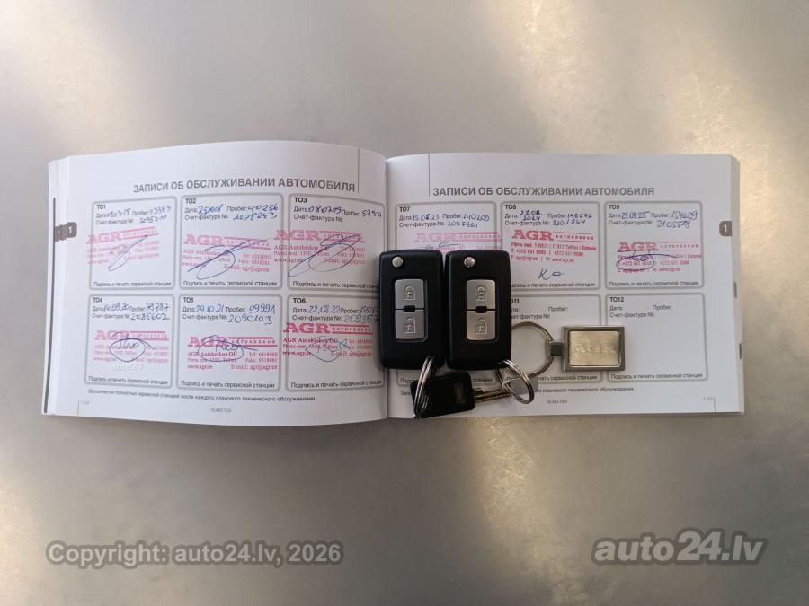 Black Mitsubishi Pajero 2017 in Tallinn, with an engine capacity of 3.20 L and mileage of 159 thousand km for 22990 €, photo 18 on AUTOMOTO.COM.LV