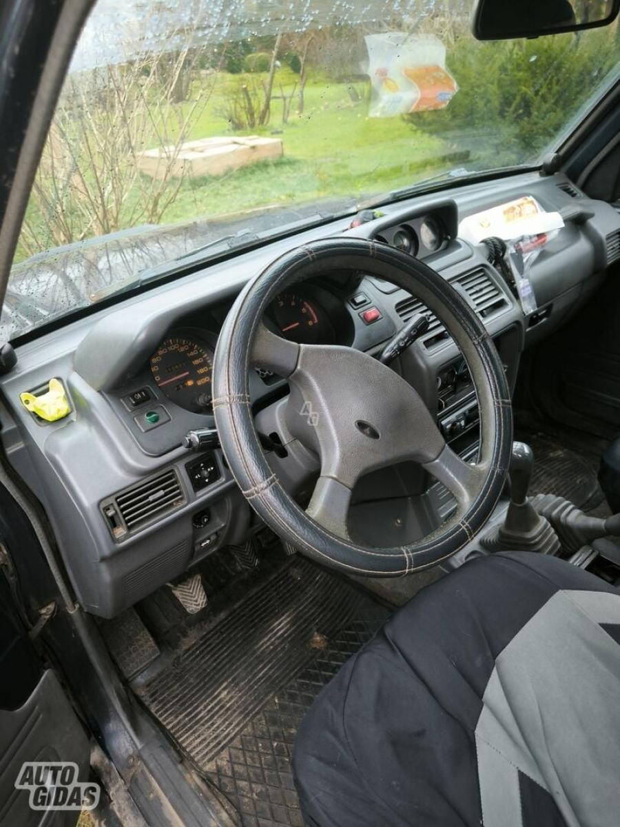 Zils Mitsubishi Pajero 1995 Gargždai, ar dzinēja tilpumu 2.50 L un nobraukumu 225 tūkst. km par 2800 €, foto 3 vietnē AUTOMOTO.COM.LV