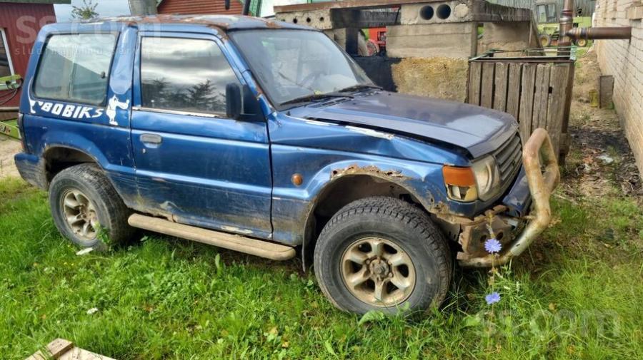 Zils Mitsubishi Pajero 1995 Daugavpils, ar dzinēja tilpumu 2.50 L un nobraukumu 255 tūkst. km par 1200 €, foto 3 vietnē AUTOMOTO.COM.LV