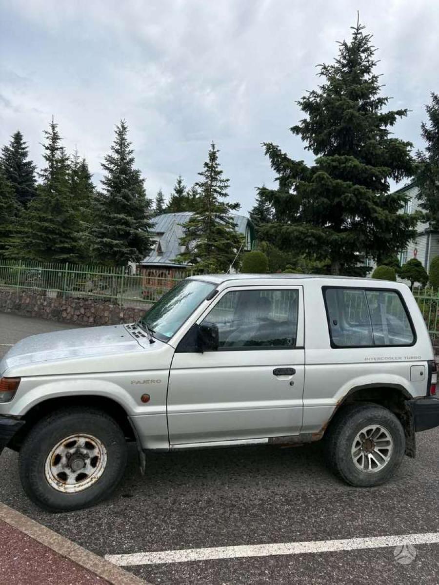 Zils Mitsubishi Pajero 1996 Panevēža, ar dzinēja tilpumu 2.48 L un nobraukumu 176 tūkst. km par 1750 €, foto 4 vietnē AUTOMOTO.COM.LV
