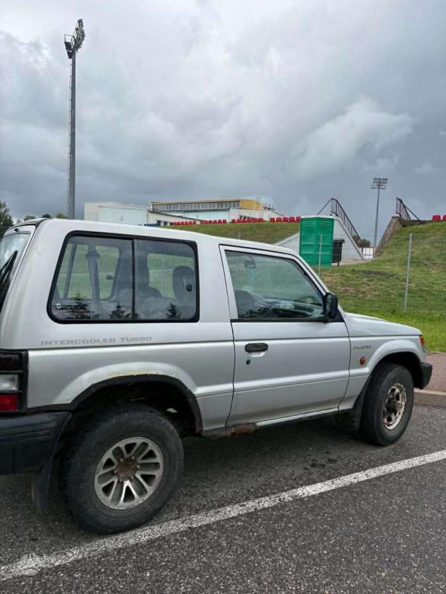 Zils Mitsubishi Pajero 1996 Panevēža, ar dzinēja tilpumu 2.48 L un nobraukumu 176 tūkst. km par 1750 €, foto 5 vietnē AUTOMOTO.COM.LV