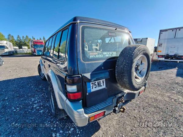 Zils Mitsubishi Pajero 1997 Tallina, ar dzinēja tilpumu 2.80 L un nobraukumu 401 tūkst. km par 6999 €, foto 3 vietnē AUTOMOTO.COM.LV
