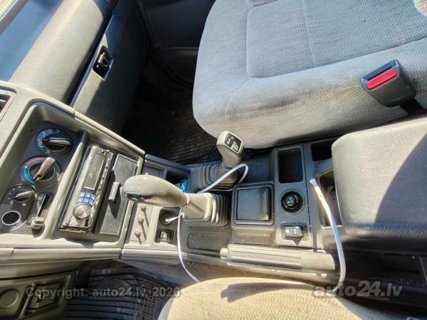 Zils Mitsubishi Pajero 1997 Tallina, ar dzinēja tilpumu 2.80 L un nobraukumu 401 tūkst. km par 6999 €, foto 5 vietnē AUTOMOTO.COM.LV