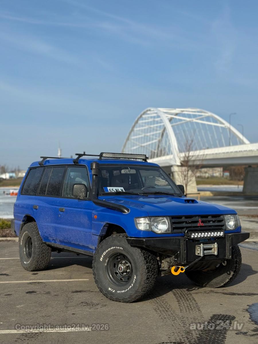 Zils Mitsubishi Pajero 1999 Pērnava, ar dzinēja tilpumu 2.80 L un nobraukumu 295 tūkst. km par 10490 €, foto 1 vietnē AUTOMOTO.COM.LV