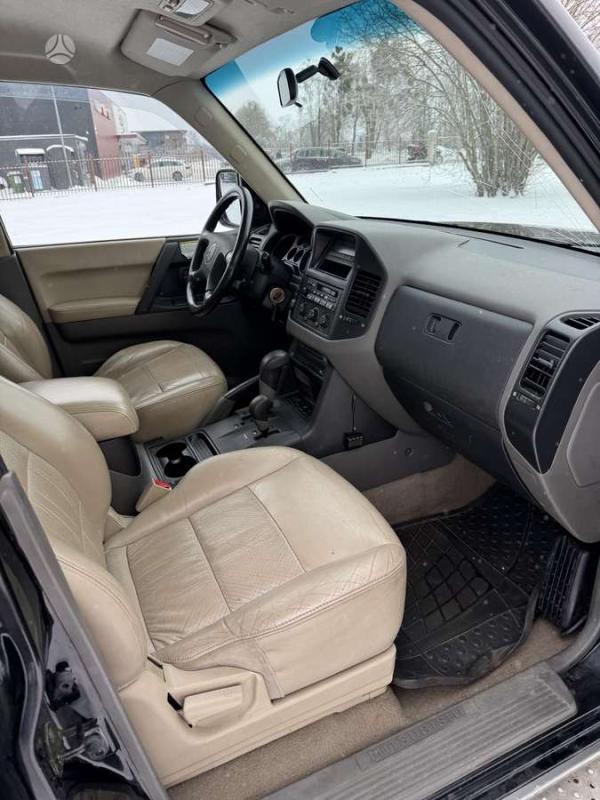 Zils Mitsubishi Pajero 2000 Kauņa, ar dzinēja tilpumu 3.20 L un nobraukumu 400 tūkst. km par 2650 €, foto 9 vietnē AUTOMOTO.COM.LV