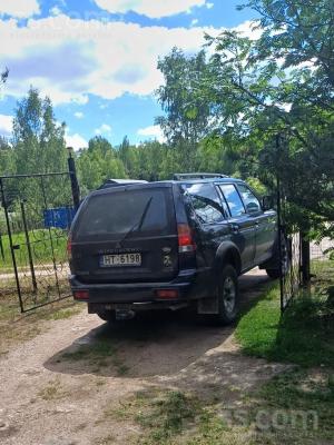 Zils Mitsubishi Pajero 2000 Daugavpils, ar dzinēja tilpumu 2.50 L un nobraukumu 440 tūkst. km par 1500 €, foto 4 vietnē AUTOMOTO.COM.LV