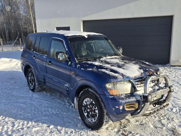 Zils Mitsubishi Pajero 2001 Šauļi, ar dzinēja tilpumu 3.20 L un nobraukumu 305 tūkst. km par 1550 €, foto 1 vietnē AUTOMOTO.COM.LV
