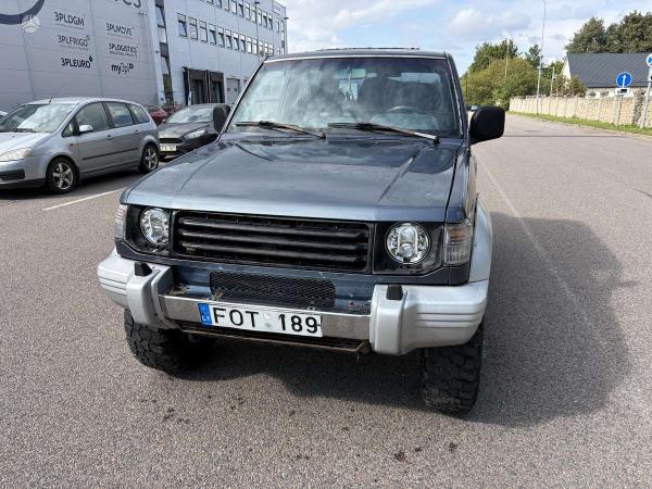 Blue Mitsubishi Pajero 2001 in Vilnius, with an engine capacity of 2.48 L and mileage of 180 thousand km for 3200 €, photo 3 on AUTOMOTO.COM.LV