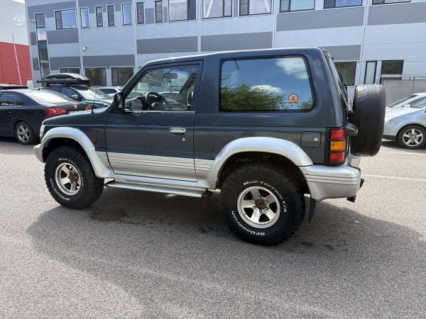 Blue Mitsubishi Pajero 2001 in Vilnius, with an engine capacity of 2.48 L and mileage of 180 thousand km for 3200 €, photo 8 on AUTOMOTO.COM.LV