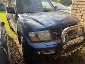 Zils Mitsubishi Pajero 2001 Raseiniai, ar dzinēja tilpumu 3.20 L un nobraukumu 230 tūkst. km par 1700 €, foto  vietnē AUTOMOTO.COM.LV