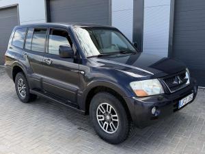 Zils Mitsubishi Pajero 2005 Viļņa, ar dzinēja tilpumu 3.20 L un nobraukumu 376 tūkst. km par 2650 €, foto  vietnē AUTOMOTO.COM.LV