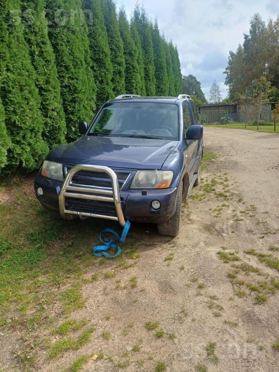 Zils Mitsubishi Pajero 2005 Madona, ar dzinēja tilpumu 3.20 L un nobraukumu 322 tūkst. km par 2000 €, foto 1 vietnē AUTOMOTO.COM.LV