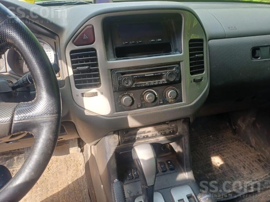 Zils Mitsubishi Pajero 2005 Madona, ar dzinēja tilpumu 3.20 L un nobraukumu 322 tūkst. km par 2000 €, foto 5 vietnē AUTOMOTO.COM.LV