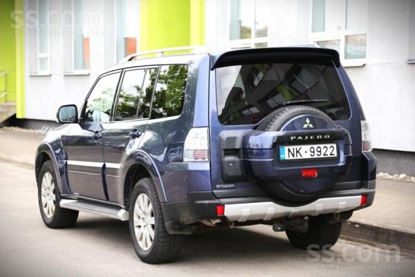 Blue Mitsubishi Pajero 2007 in Riga, with an engine capacity of 3.20 L and mileage of 0 thousand km for 6995 €, photo 5 on AUTOMOTO.COM.LV