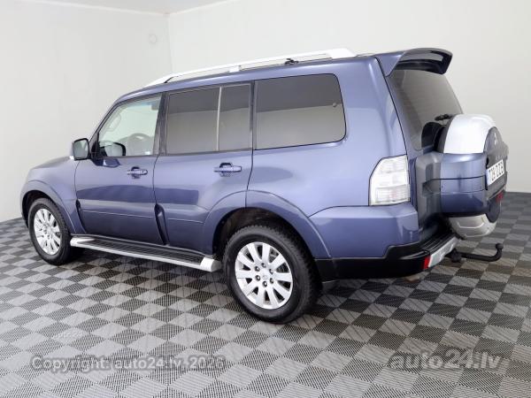 Blue Mitsubishi Pajero 2007 in Tallinn, with an engine capacity of 3.20 L and mileage of 279 thousand km for 5499 €, photo 4 on AUTOMOTO.COM.LV