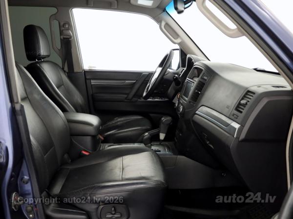 Blue Mitsubishi Pajero 2007 in Tallinn, with an engine capacity of 3.20 L and mileage of 279 thousand km for 5499 €, photo 6 on AUTOMOTO.COM.LV