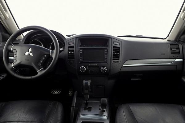 Zils Mitsubishi Pajero 2007 Tallina, ar dzinēja tilpumu 3.20 L un nobraukumu 279 tūkst. km par 5199 €, foto 5 vietnē AUTOMOTO.COM.LV