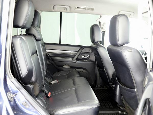 Zils Mitsubishi Pajero 2007 Tallina, ar dzinēja tilpumu 3.20 L un nobraukumu 279 tūkst. km par 5199 €, foto 7 vietnē AUTOMOTO.COM.LV