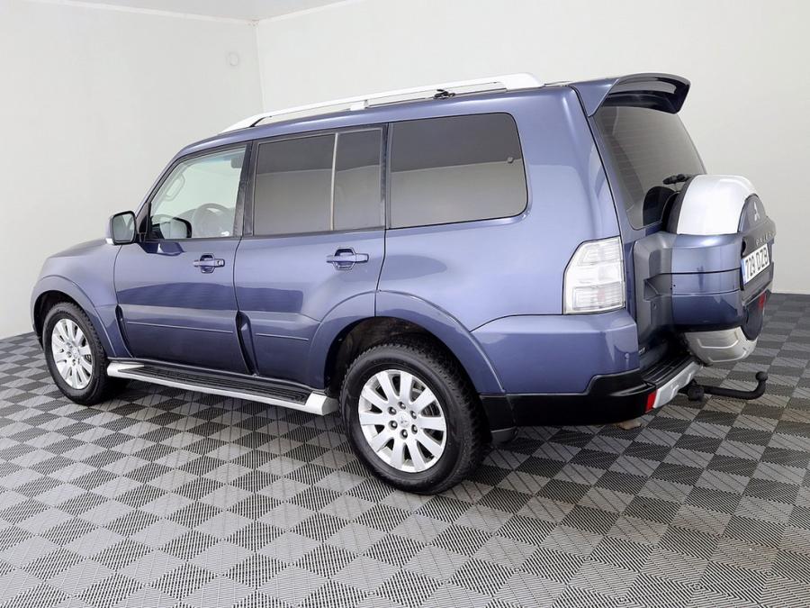 Blue Mitsubishi Pajero 2007 in Tallinn, with an engine capacity of 3.20 L and mileage of 279 thousand km for 5199 €, photo 13 on AUTOMOTO.COM.LV