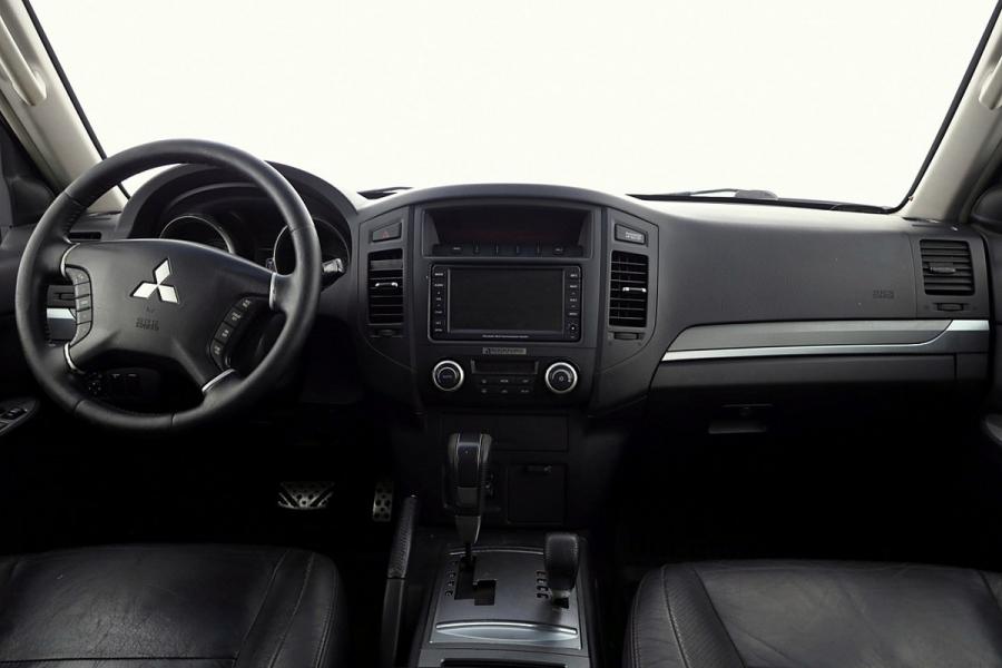 Blue Mitsubishi Pajero 2007 in Tallinn, with an engine capacity of 3.20 L and mileage of 279 thousand km for 5199 €, photo 14 on AUTOMOTO.COM.LV