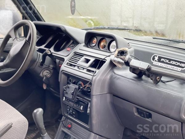 Brūns Mitsubishi Pajero 1995 Balvi, ar dzinēja tilpumu 2.50 L un nobraukumu 260 tūkst. km par 5700 €, foto 11 vietnē AUTOMOTO.COM.LV