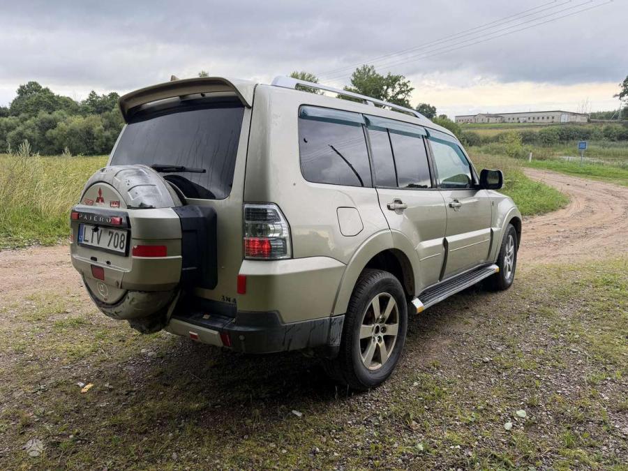 Brūns Mitsubishi Pajero 2008 Šalčininkai, ar dzinēja tilpumu 3.20 L un nobraukumu 420 tūkst. km par 3999 €, foto 4 vietnē AUTOMOTO.COM.LV